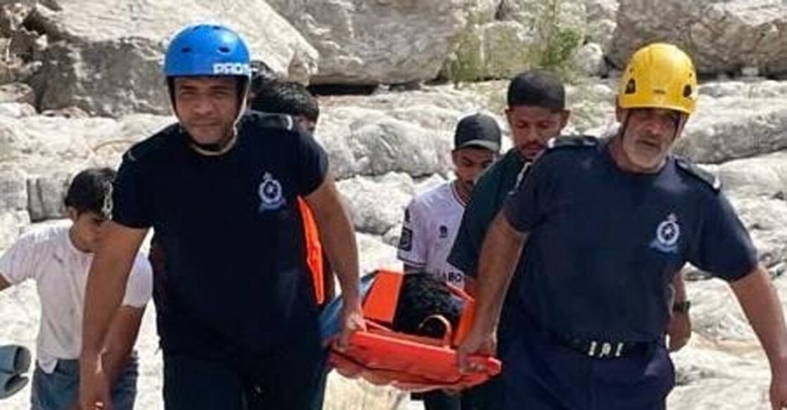 മലമുകളില്‍ നിന്ന് വെള്ളക്കെട്ടിലേക്ക് വീണ് പരുക്കേറ്റു- Accident | Oman accident | Wadi Bani ...