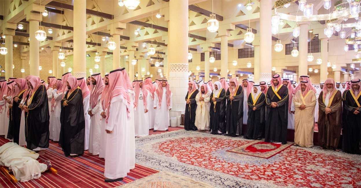 സൗദി അറേബ്യ ഗ്രാൻഡ് മുഫ്തി ഷെയ്ഖ് അബ്ദുൽ അസീസിന്റെ കബറടക്കം നടത്തി ...