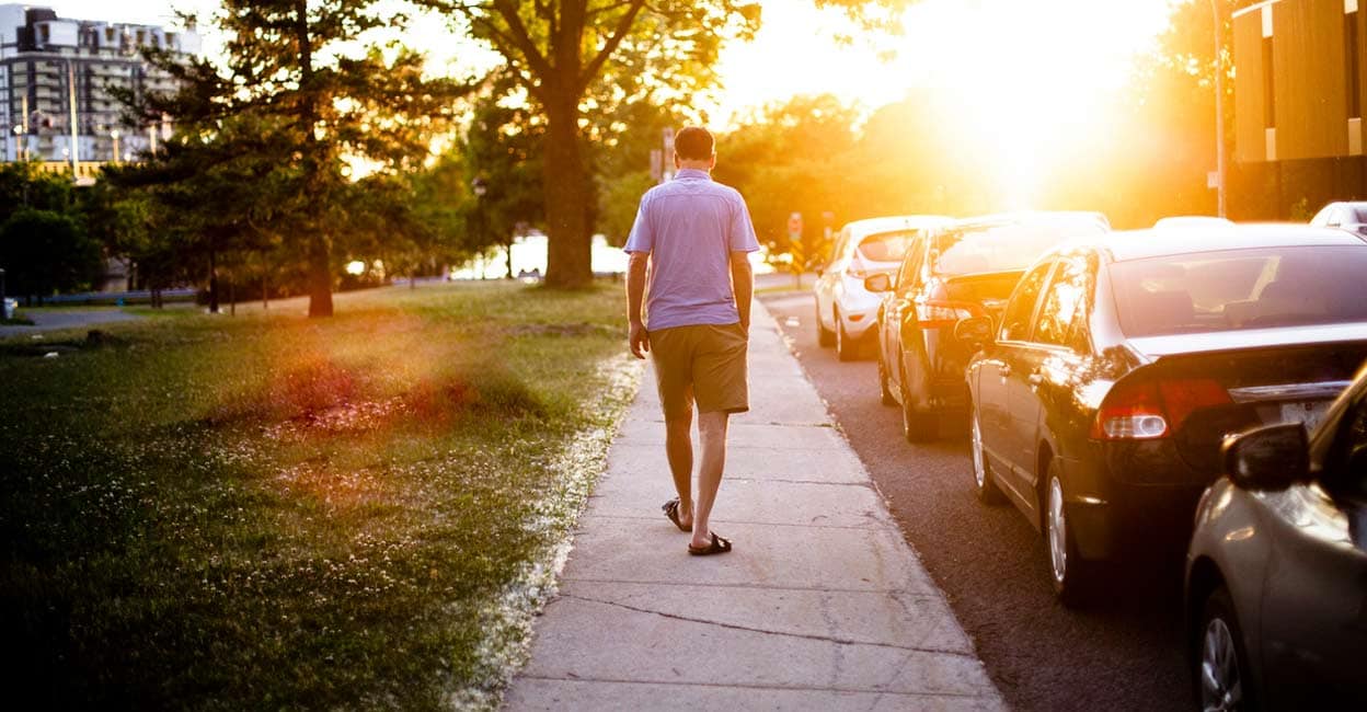 വീട്ടിനകത്ത് ധരിക്കുന്ന വസ്ത്രമണിഞ്ഞ് പുറത്തിറങ്ങി യുവാവിനെ പൊക്കി ...