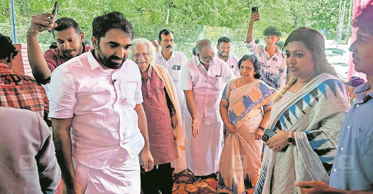 ഓണപ്പുടവയും സദ്യയും നൽകി ഓണം വിത്ത് കാൻസർ പേഷ്യന്റ്സ് പദ്ധതി പത്താം വ ...