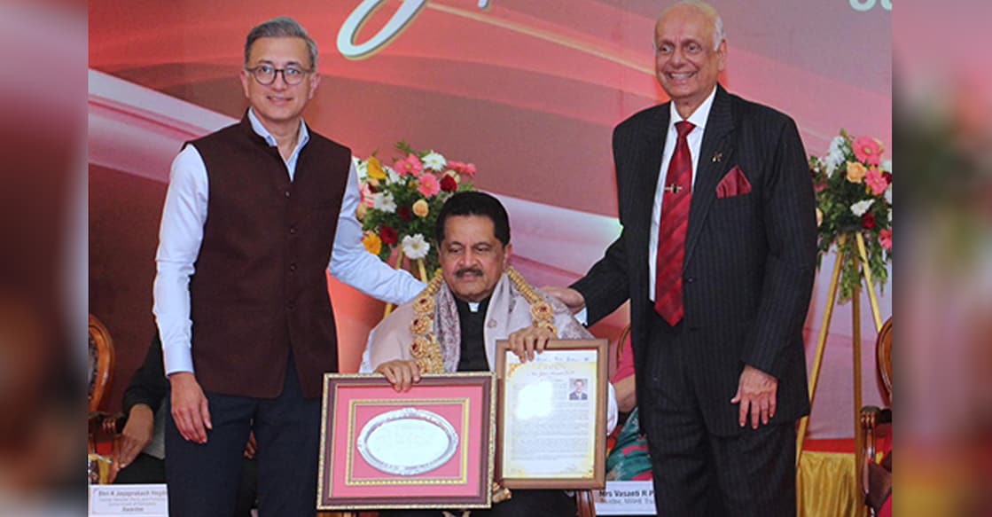 ഡോ. തുംബയ് മൊയ്തീന് ന്യു ഇയർ അവാർഡ് - Thumbay Moideen | Manipal Academy ...