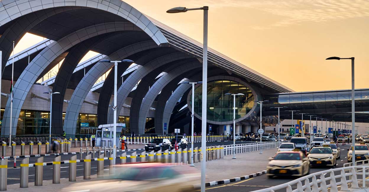 ദുബായിൽ വിമാന സർവീസുകൾ ഭാഗികമായി പുനരാരംഭിച്ചു - Dubai airport drone ...