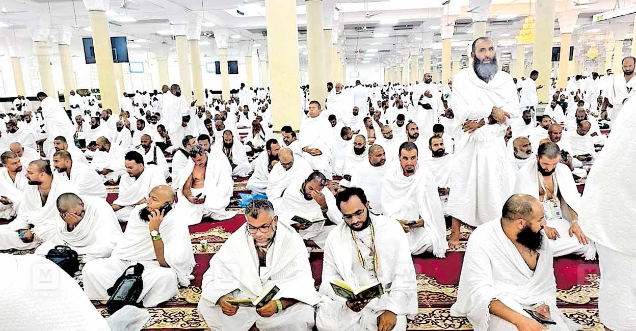 ഒരുമയുടെ വിളംബരമായി ഇന്ന് അറഫ സംഗമം - Hajj | Arafat Day | Pilgrimage to ...