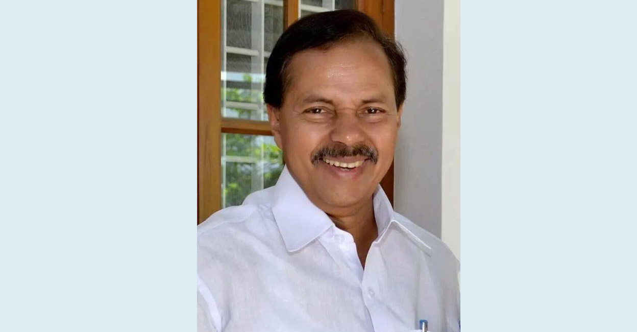 രാത്രിയിൽ ഷാർജയിലൂടെ കാർ തള്ളി പി.ടി. തോമസ്; അനുസ്മരിച്ച് പ്രവാസി മലയാളി