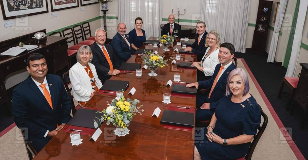 ജിൻസൺ ആന്റോ ചാൾസ് സത്യപ്രതിജ്ഞ ചെയ്തു - Jinson Anto Charles | Malayali ...