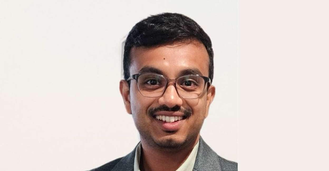 വെല്ലിങ്ടൻ വിമാനത്താവളത്തിലെ മലയാളി താരം ഫ്ലൈറ്റിലെ ബാലന്‍സിങ് ഗെയിം ...