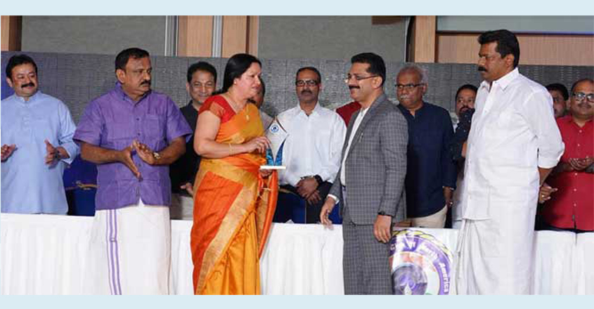 മികച്ച എൻജിനീയര്‍ക്കുള്ള അവാര്‍ഡ് പ്രീതാ നമ്പ്യാര്‍ ഏറ്റുവാങ്ങി