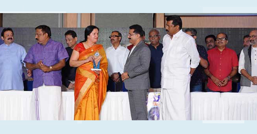 മികച്ച എൻജിനീയര്‍ക്കുള്ള അവാര്‍ഡ് പ്രീതാ നമ്പ്യാര്‍ ഏറ്റുവാങ്ങി