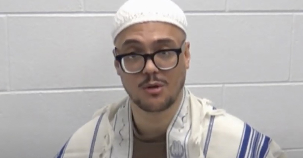 19-ാം വയസ്സിൽ ദമ്പതികളെ കൊന്ന് കാറിലിട്ട് കത്തിച്ചു; 21 വർഷത്തിനു ശേഷം ...