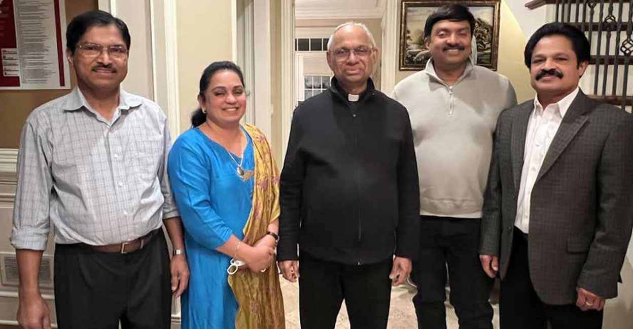 സിജില്‍ പാലയ്ക്കലോടി മാര്‍ ജേക്കബ് അങ്ങാടിയത്തുമായി കൂടിക്കാഴ്ച നടത്തി
