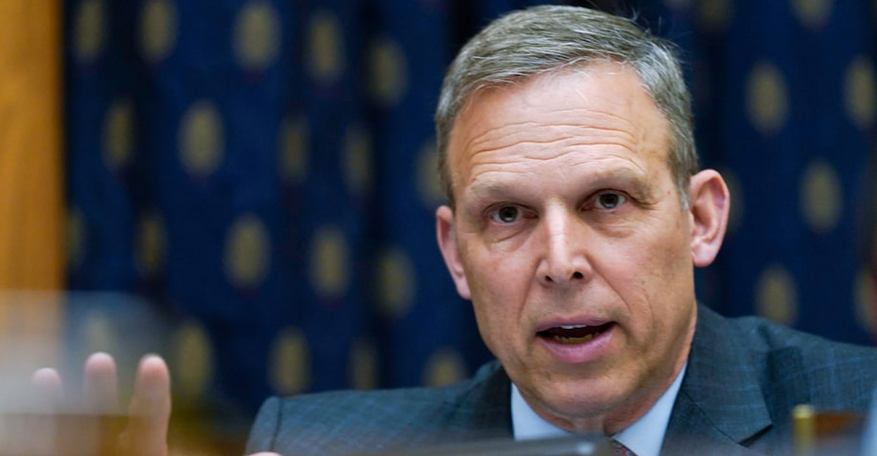 മുന്നറിയിപ്പില്ലാതെ സെൽഫോൺ എഫ്ബിഐ പിടിച്ചെടുത്തുവെന്ന് കോൺഗ്രസ് അംഗം