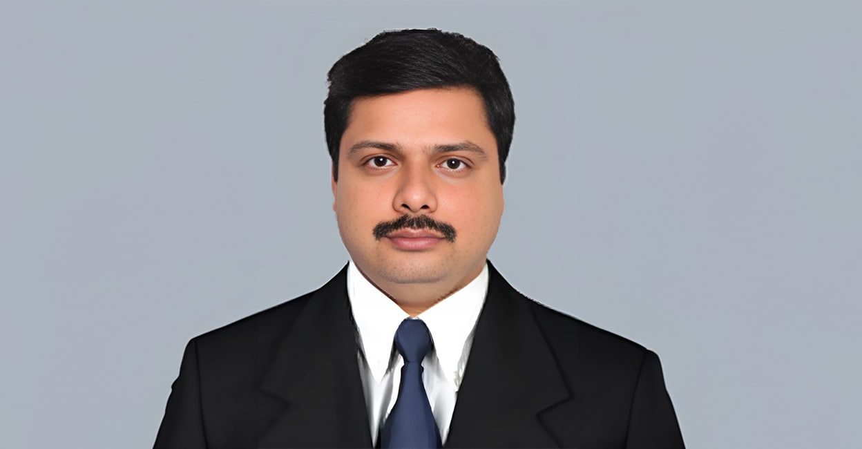 നോര്‍ക്ക സിഇഒ കെ ഹരികൃഷ്ണന്‍ നമ്പൂതിരി പടി ഇറങ്ങുമ്പോള്‍ - Norka Roots ...