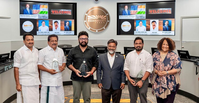 മോൻസ് ജോസഫ് എം.എൽ.എ, ലാലു അലക്സ്, ഡോ.ജോസഫ് സണ്ണി കുന്നശ്ശേരി എന്നിവ ...