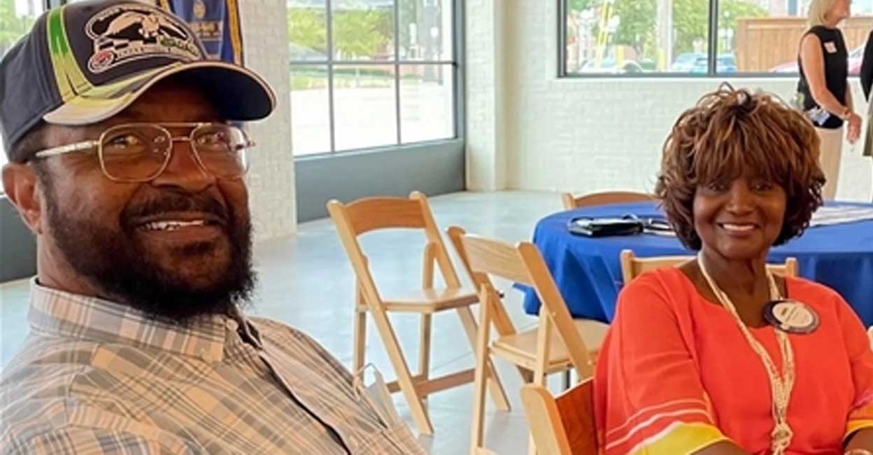 ഡെന്റൺ കൗണ്ടി കമ്മീഷണർക്കും ഭർത്താവിനും കുത്തേറ്റു; ഭർത്താവ് മരിച്ചു, ചെറുമകൻ കസ്റ്റഡിയി ...