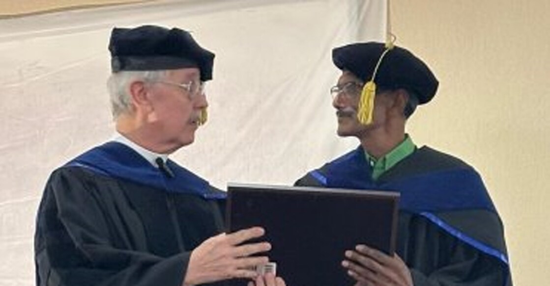 എഴുത്തുകാരനും ചിന്തകനുമായ നൈനാൻ മാത്തുള്ളക്ക് ഡോക്ടറേറ്റ് ലഭിച്ചു ...