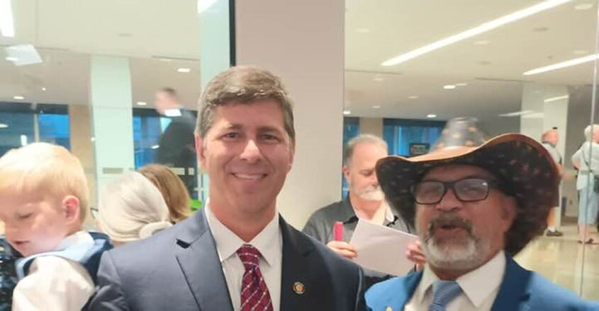 ഗാർലൻഡ് സിറ്റി മേയറായി ഡിലൻ ഹെഡ്രിക് സ്ഥാനമേറ്റു - Garland | Garland ...