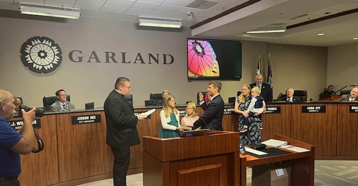 ഗാർലൻഡ് സിറ്റി മേയറായി ഡിലൻ ഹെഡ്രിക് സ്ഥാനമേറ്റു - Garland | Garland ...