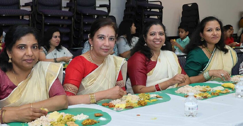 റിവർസ്റ്റോൺ ഒരുമയുടെ പൊന്നോണ നക്ഷത്രരാവ് ശ്രദ്ധേയമായി - Riverstone Malayali Association Oruma ...