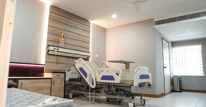 കാൽമുട്ടിലെ വേദനയെ അവഗണിക്കരുതേ - SP Well Fort Hospital ...