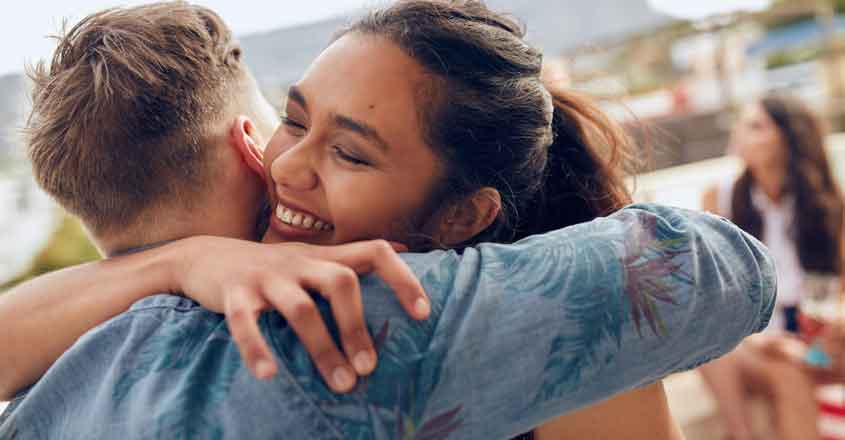 കൂട്ടുകാരെ ഹഗ് ചെയ്യുന്ന ഭാര്യ; സംശയരോഗിയായി ഭർത്താവ് | Hugging ...