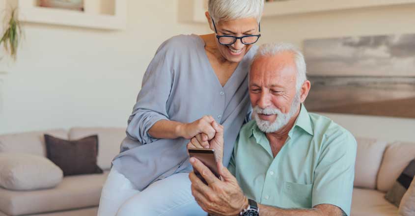 മുത്തശ്ശനും മുത്തശ്ശിക്കും നൽകാം ഫെയ്സ്ബുക്കും വാട്സാപുമൊക്കെ | Old age ...