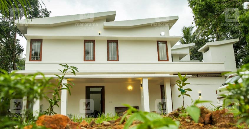 പകൽ ലൈറ്റ് വേണ്ട, രാത്രി ഫാനും വേണ്ട! ഇത് വയനാടിന്റെ കുളിരുള്ള വീട് ...