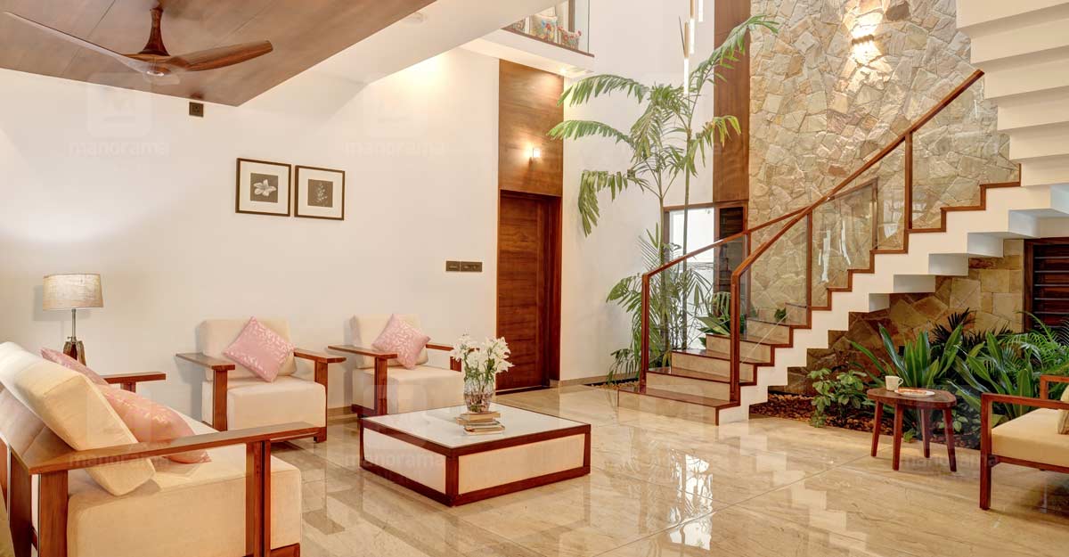 ഇത് അപൂർവസുന്ദര അനുഭവം; ചെറിയ പ്ലോട്ടിൽ സൂപ്പർഹിറ്റായി ഈ വീട്!