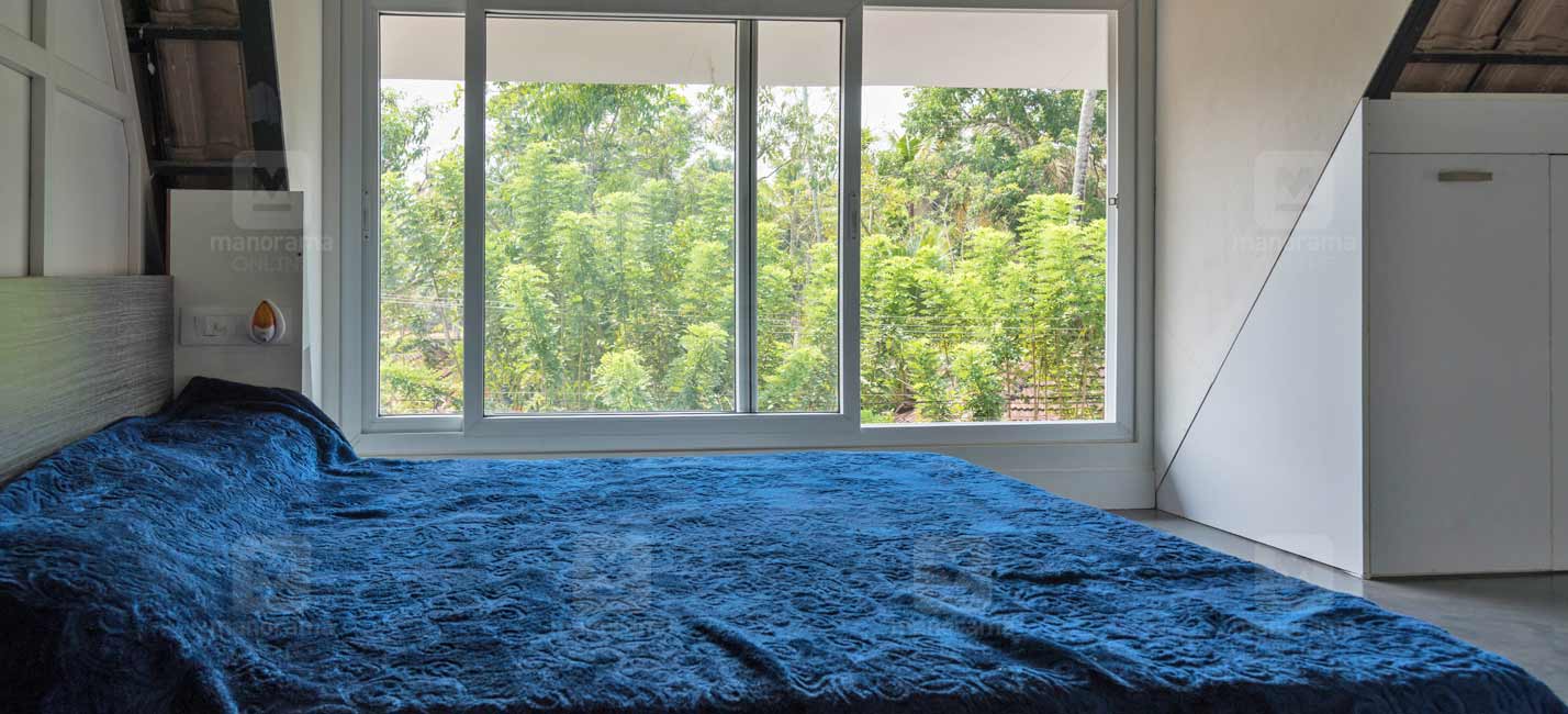 ലാഭിച്ചത് ലക്ഷങ്ങൾ! ഇത് 4.5 സെന്റിലെ അദ്‌ഭുതവീട് | മനോരമവീട്| വീടും ...