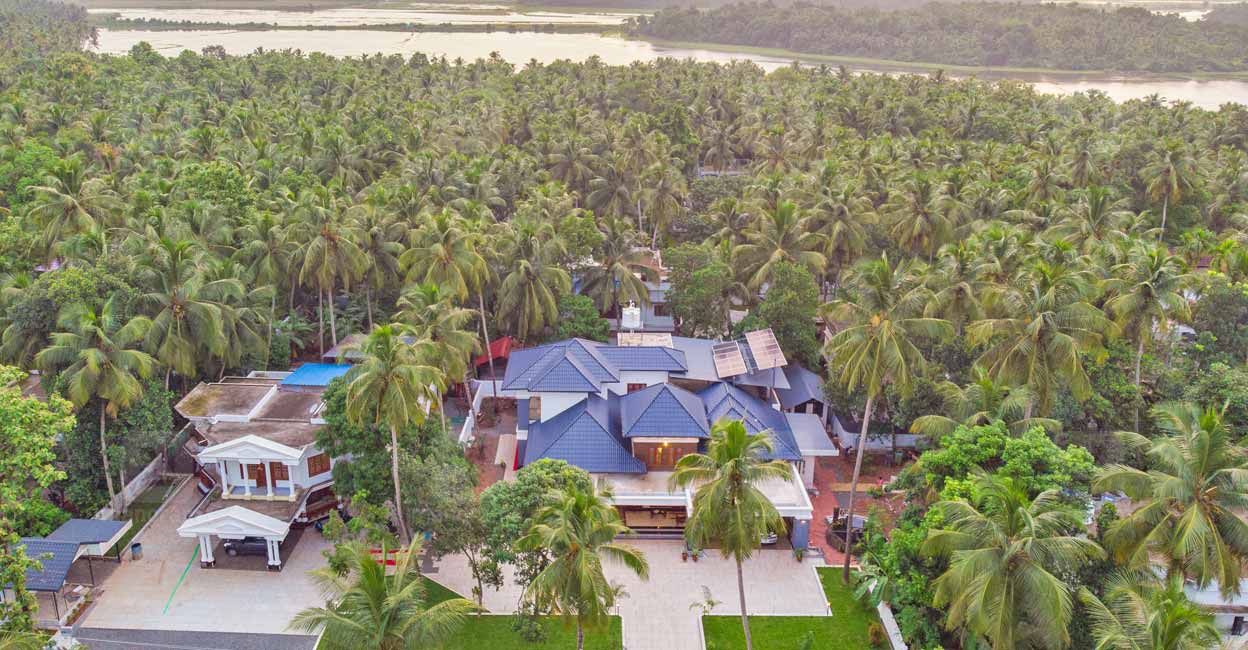 മനോഹരം; കണ്ടാൽ ഒരുനിലവീട്; പക്ഷേ വേറെയാണ് സർപ്രൈസുകൾ! |Homestyle ...