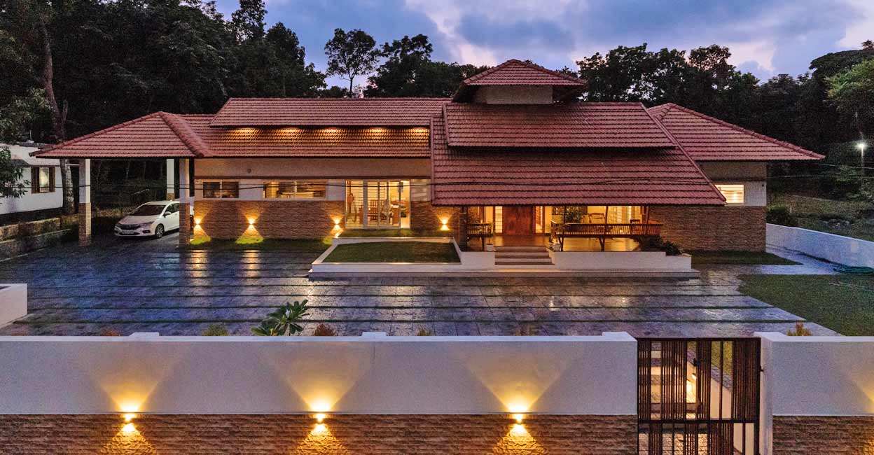 കൗതുകമുള്ള രൂപഭംഗി; ഇത് ഒരുനിലയിൽ ഒരുക്കിയ സൂപ്പർവീട് |Homestyle ...