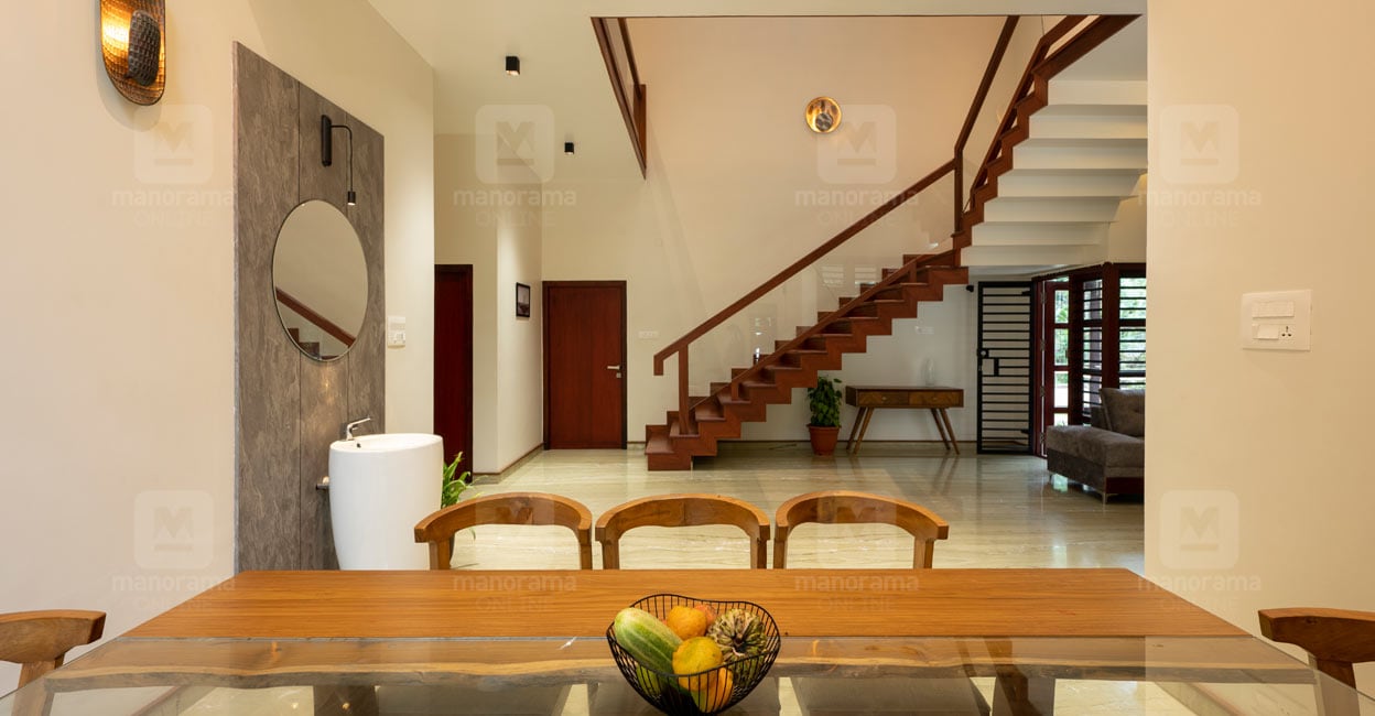 വേണ്ടതെല്ലാമുണ്ട്, അമിത ആഡംബരമില്ല; ഇത് പ്രവാസിയുടെ സ്വപ്നഭവനം ...