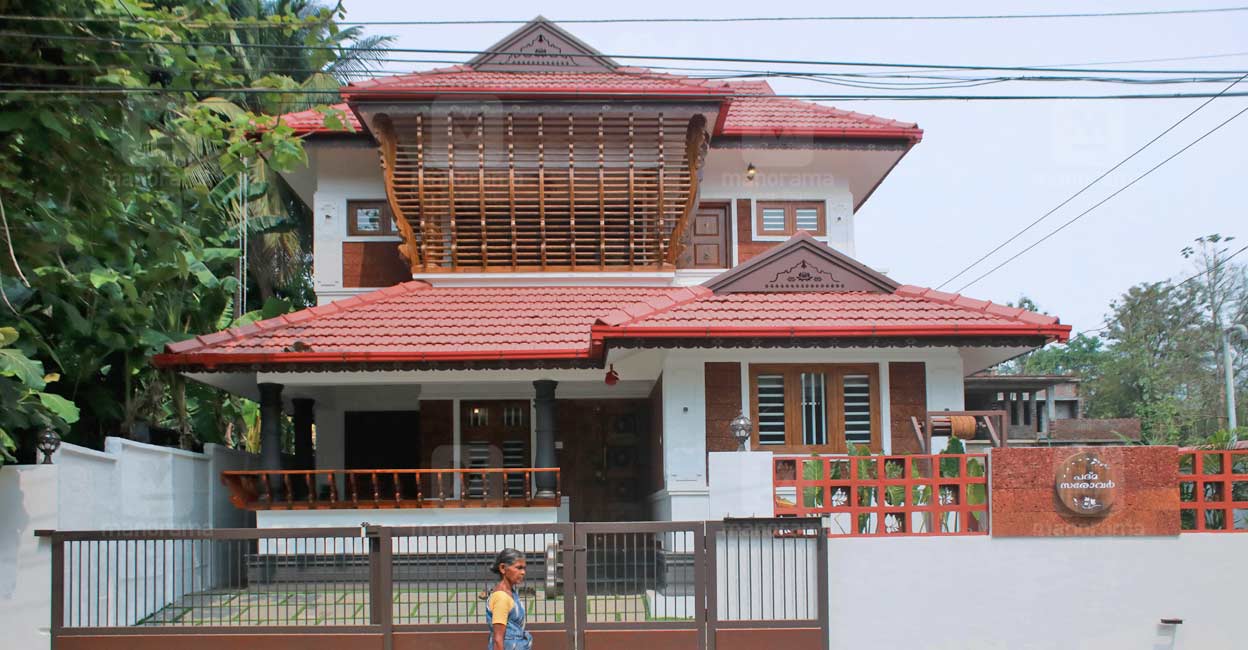 കേരളത്തനിമയുടെ ഭംഗി; ചെറിയ പ്ലോട്ടിൽ ശ്രദ്ധ നേടുന്ന വീട്! | Traditional ...