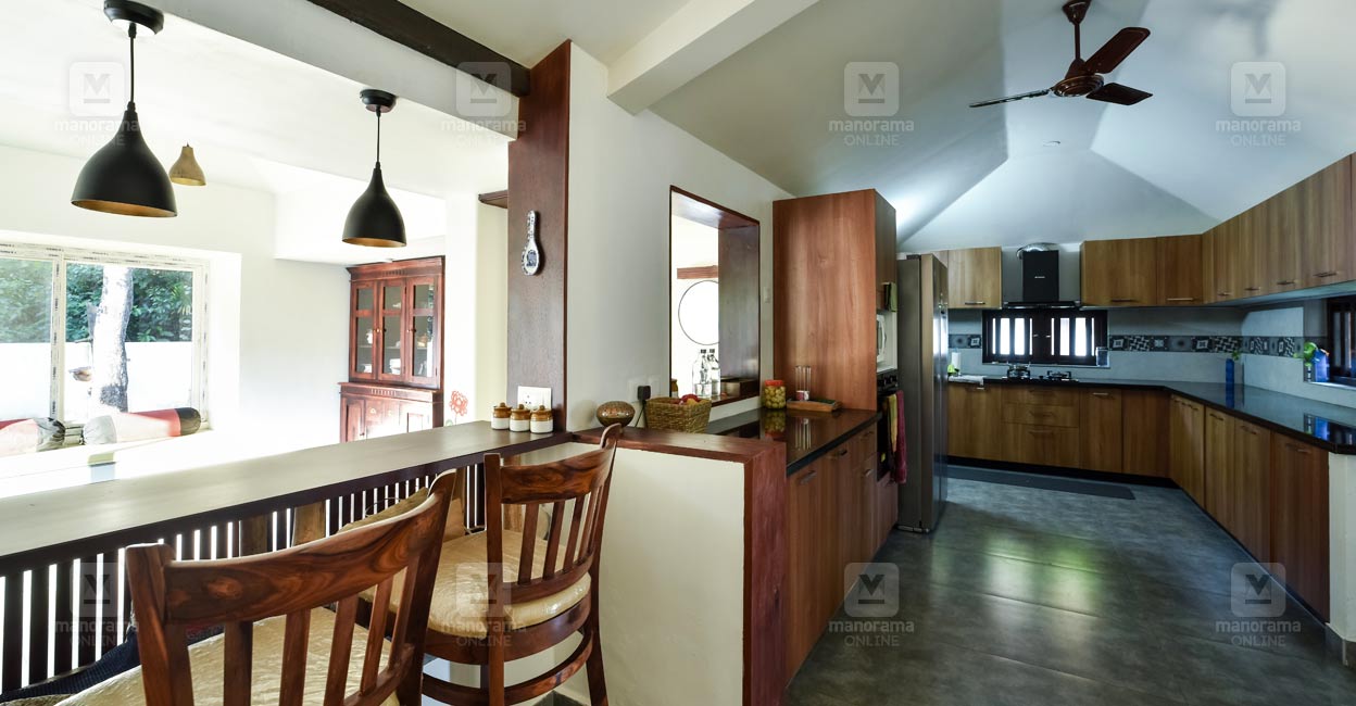 കേരളത്തനിമയുടെ ഐശ്വര്യം; ഇത് 200 വർഷം പഴക്കമുള്ള തറവാടിന്റെ 'അസാധ്യ ...