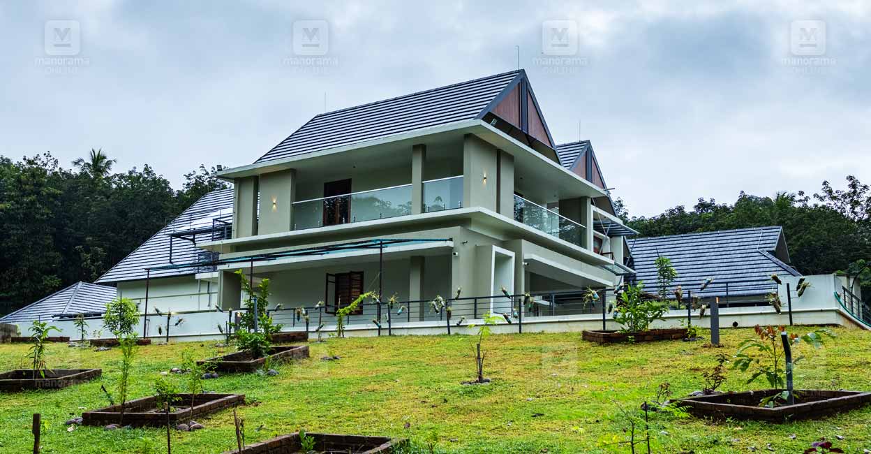 വാക്കുകൾക്കതീതം; ഗംഭീര കാഴ്ചകൾ നിറയുന്ന വീട്!