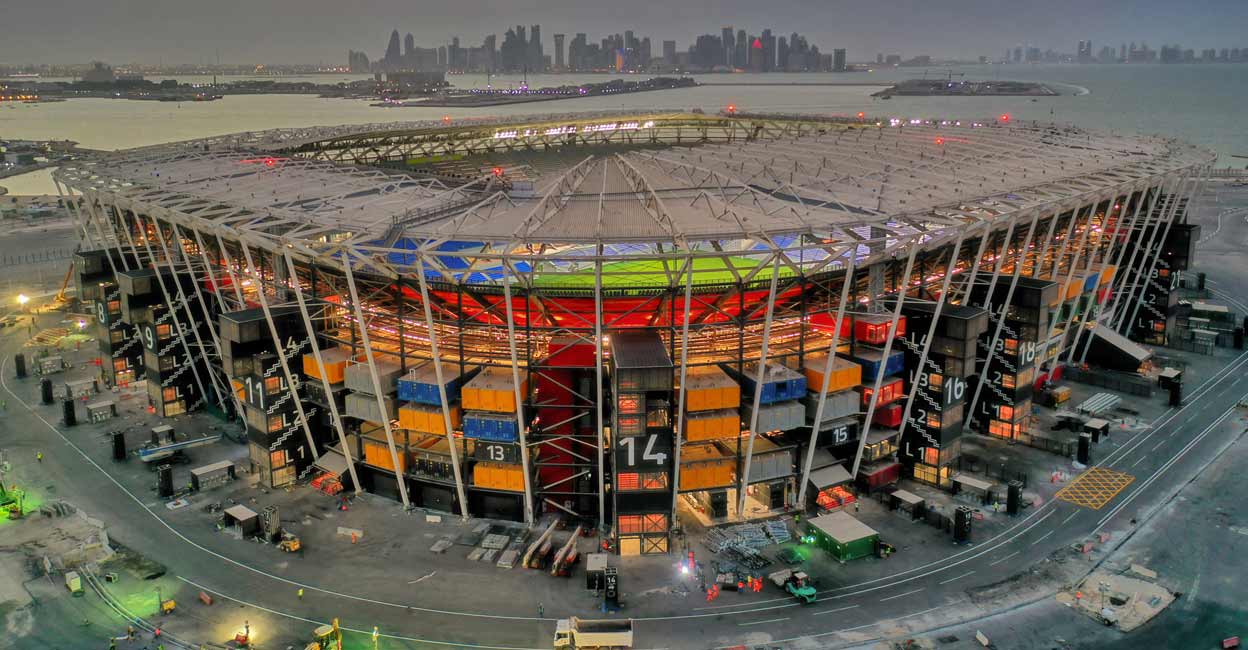 ഷിപ്പിങ് കണ്ടെയിനറുകൾ കൊണ്ട് വമ്പൻ ഫുട്‍ബോൾ സ്റ്റേഡിയം! കണ്ടുപഠിക്കണം ഈ ...