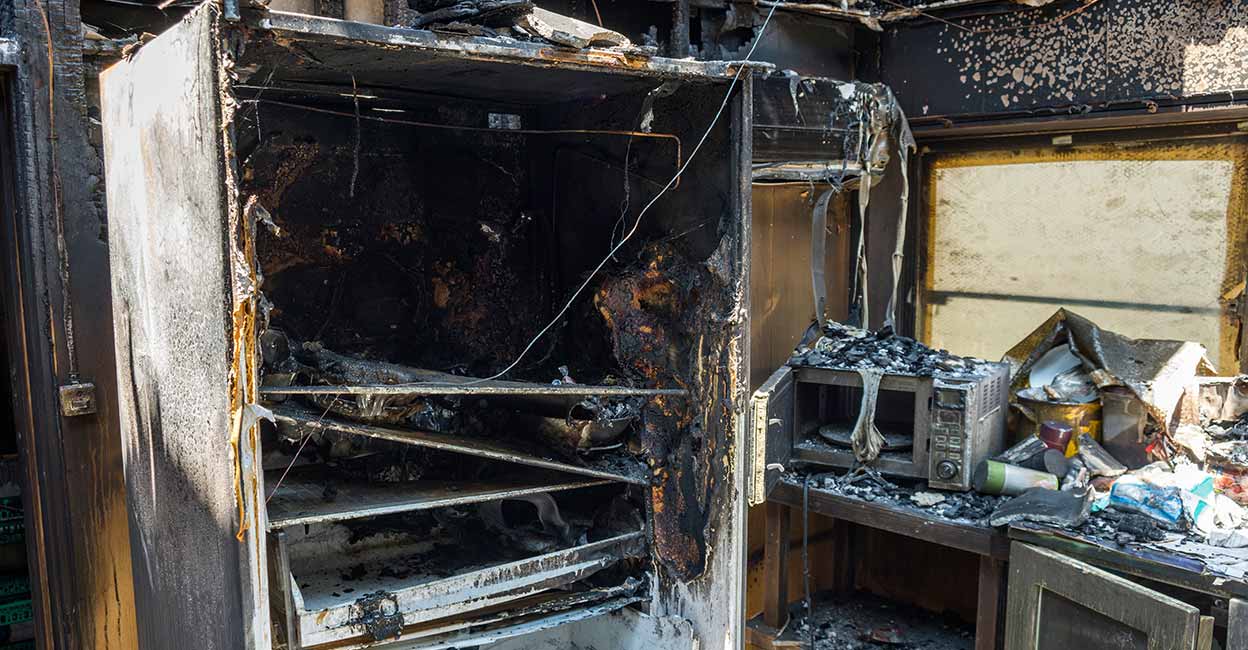 ഫ്രിജ് പൊട്ടിത്തെറിച്ച് വീട്ടമ്മയ്ക്ക് ഗുരുതരപരിക്ക്: അടുക്കളയിലെ ...