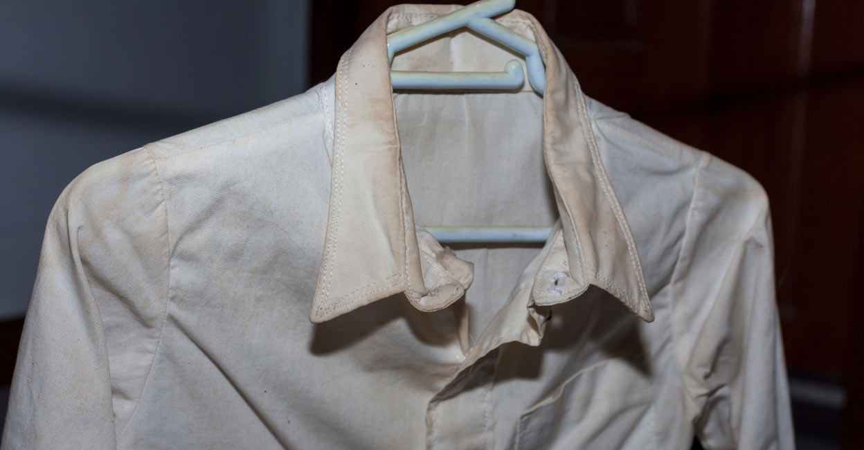 മഴക്കാലത്ത് തുണികളിൽ വില്ലനായി കരിമ്പൻ; എളുപ്പത്തിൽ പരിഹാരമുണ്ട് ...