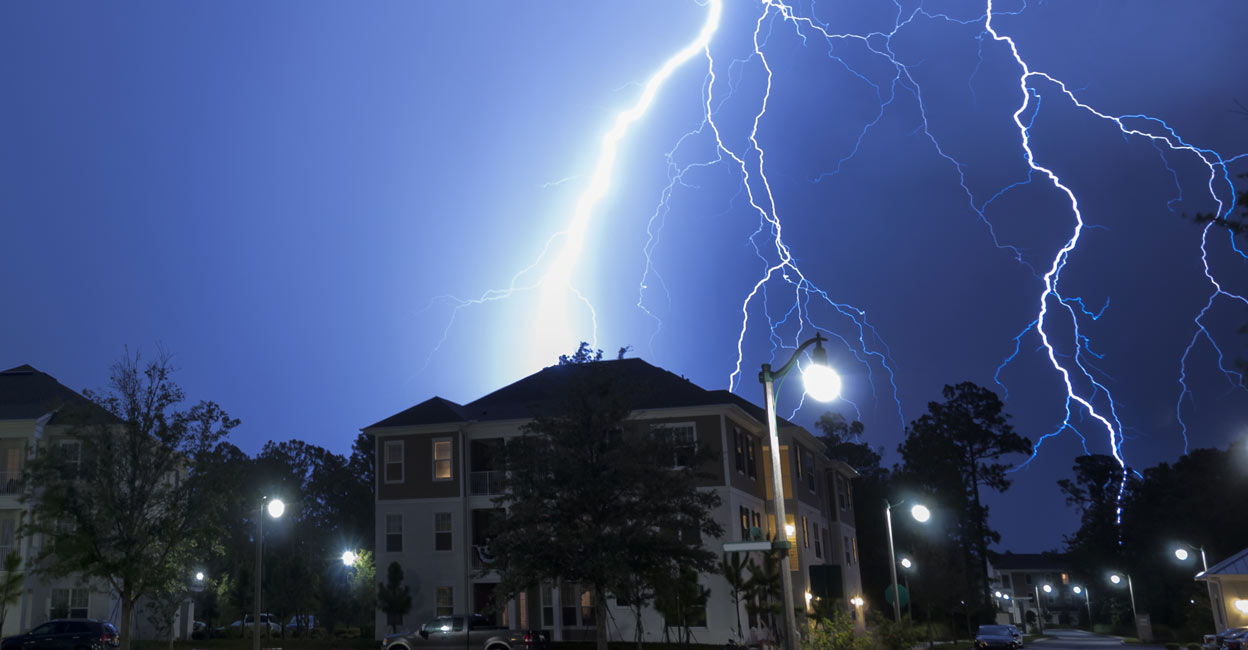 ഇടിമിന്നൽ നാശനഷ്ടങ്ങൾ വർധിക്കുന്നു; വീടിനെ സുരക്ഷിതമാക്കാം | വീടും ...