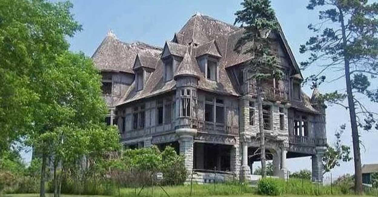 വീട്ടിലെ ആദ്യരാത്രി ഉടമ മരിച്ചു; പ്രേതബംഗ്ലാവ് ഒടുവിൽ വിൽപനയ്ക്ക്