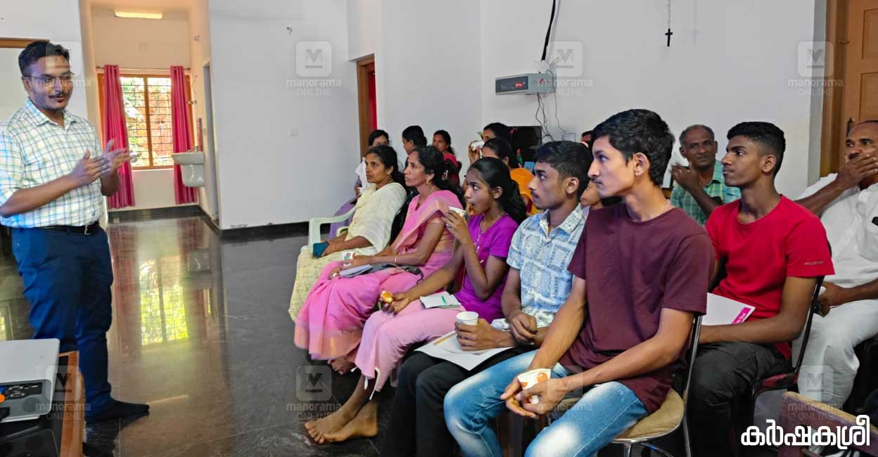 കുട്ടിക്ഷീരകർഷകന്റെ വീടകം ക്ലാസ്‌മുറി; വീട്ടിലെത്തി പശുവളർത്തൽ പരിശീലനം ...