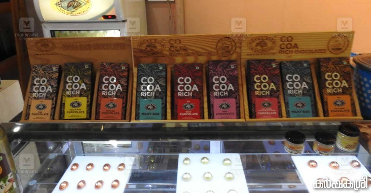 ഈ തോട്ടം കണ്ടാലുണ്ടല്ലോ സാറേ, പിന്നെങ്ങോട്ടും പോകാൻ തോന്നൂലാ ...