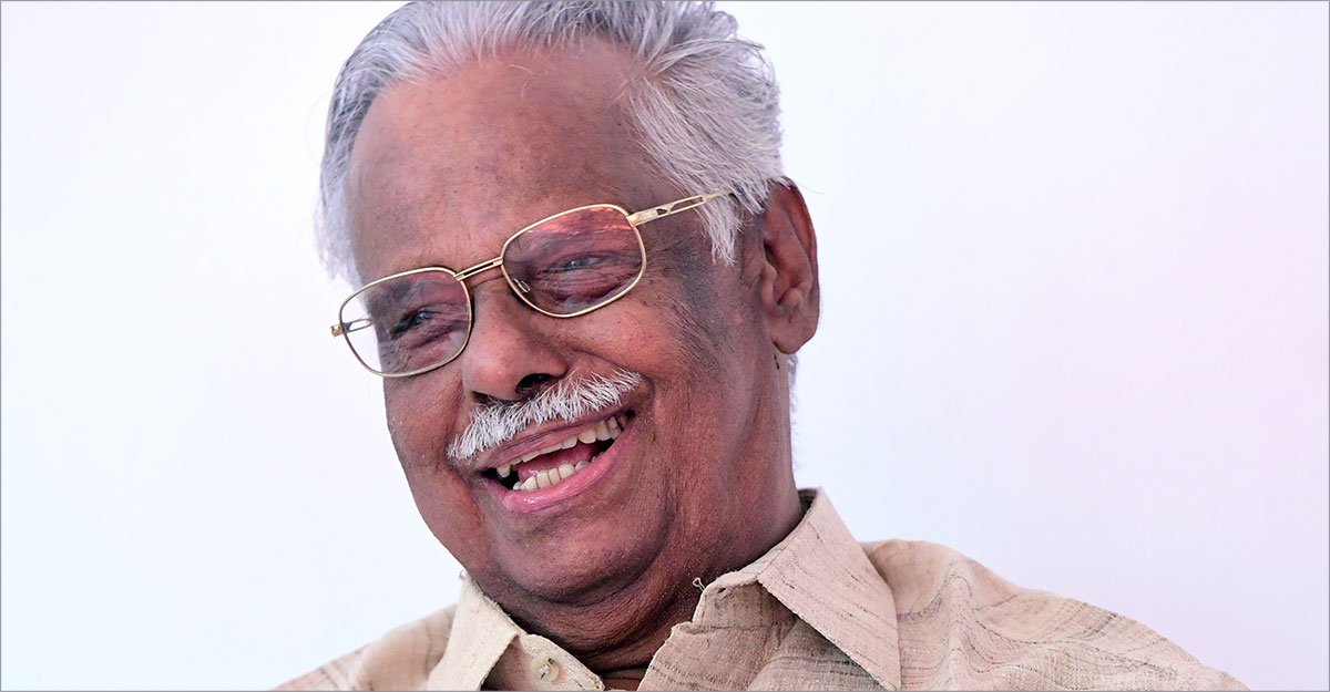 പ്രകാശത്തിന്റെ വിരലുകളെഴുതിയ കഥകൾ - T Padmanabhan | Malayalam Writer ...