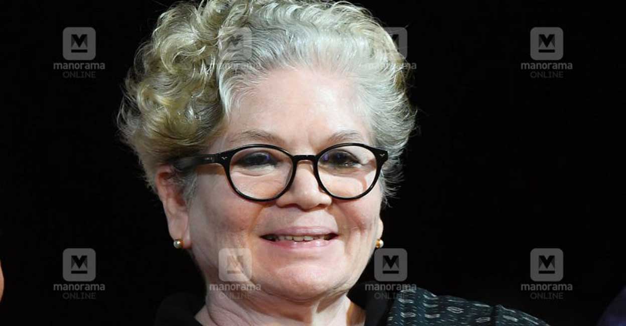 ഗോത്രവധു ചോദിക്കുന്നു: ഏതാണ് എന്റെ രാജ്യം | Sarah Joseph | Odakkuzhal ...