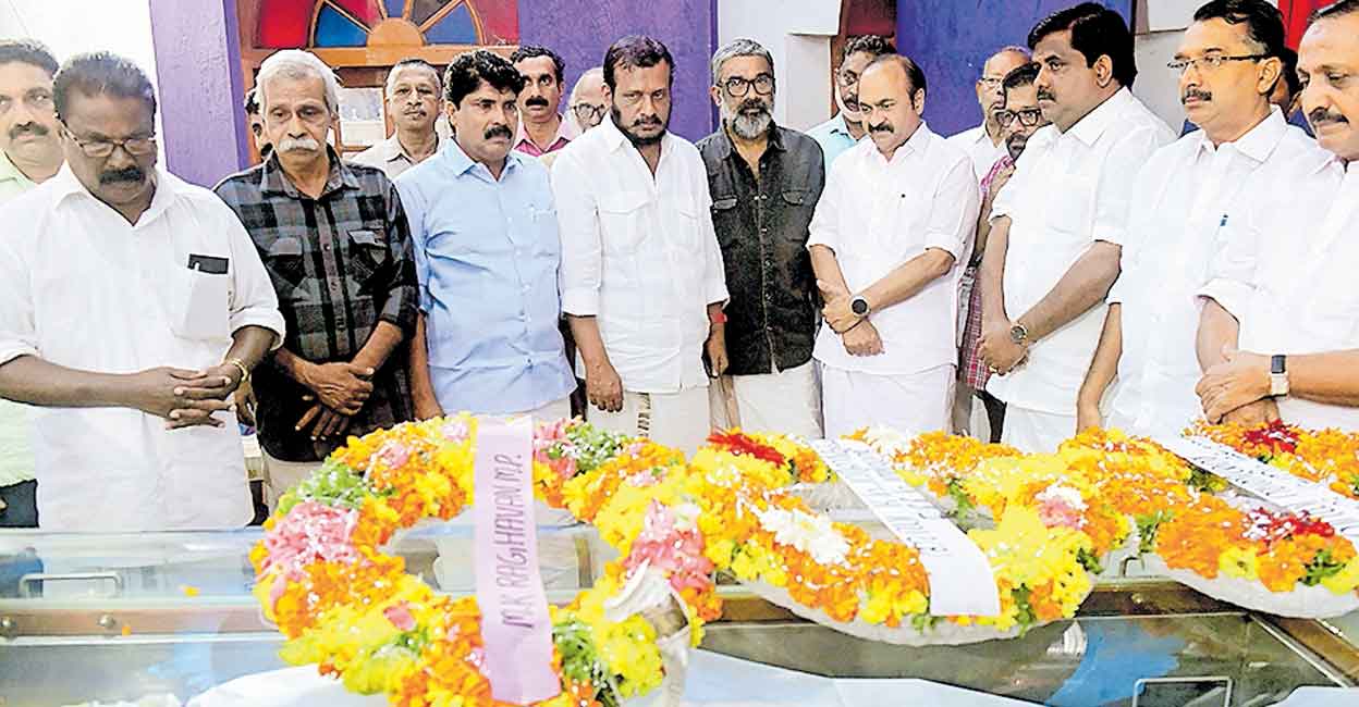 വാക്കുകൾ മായില്ല ടിപി രാജീവന് യാത്രാമൊഴിയേകി മലയാളം - T P Rajeevan ...