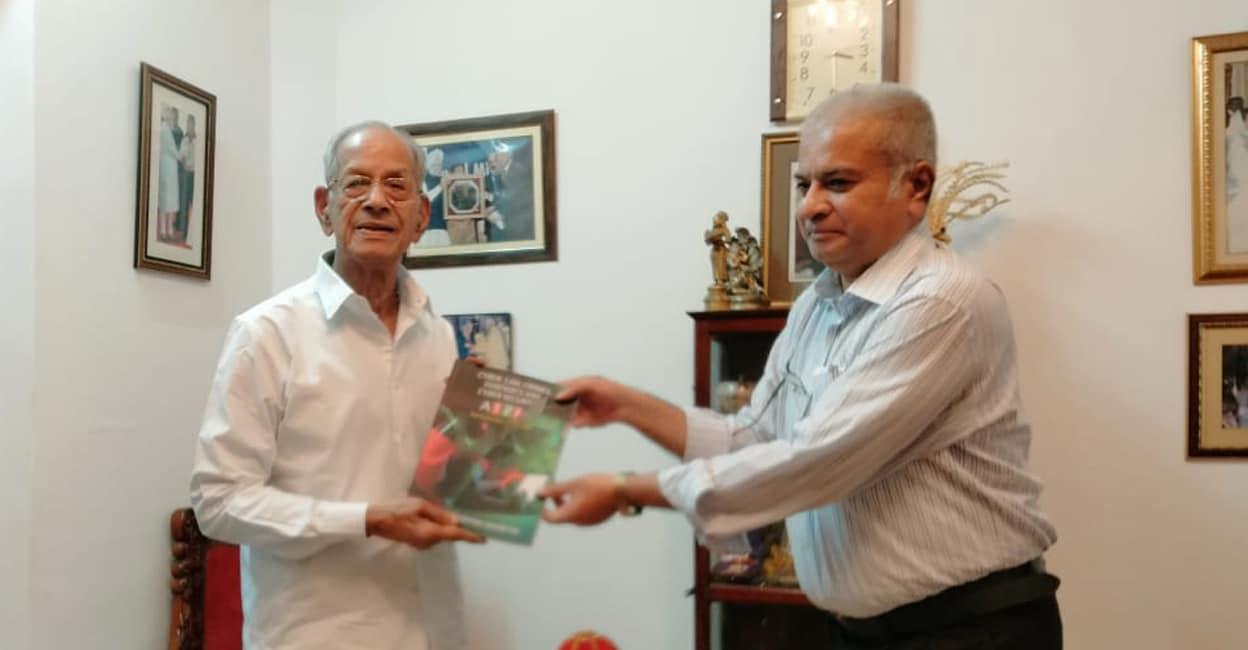 ഡോ രാജു നാരായണ സ്വാമിയുടെ പുസ്തകം പ്രകാശനം ചെയ്തു - Dr Raju Narayana ...