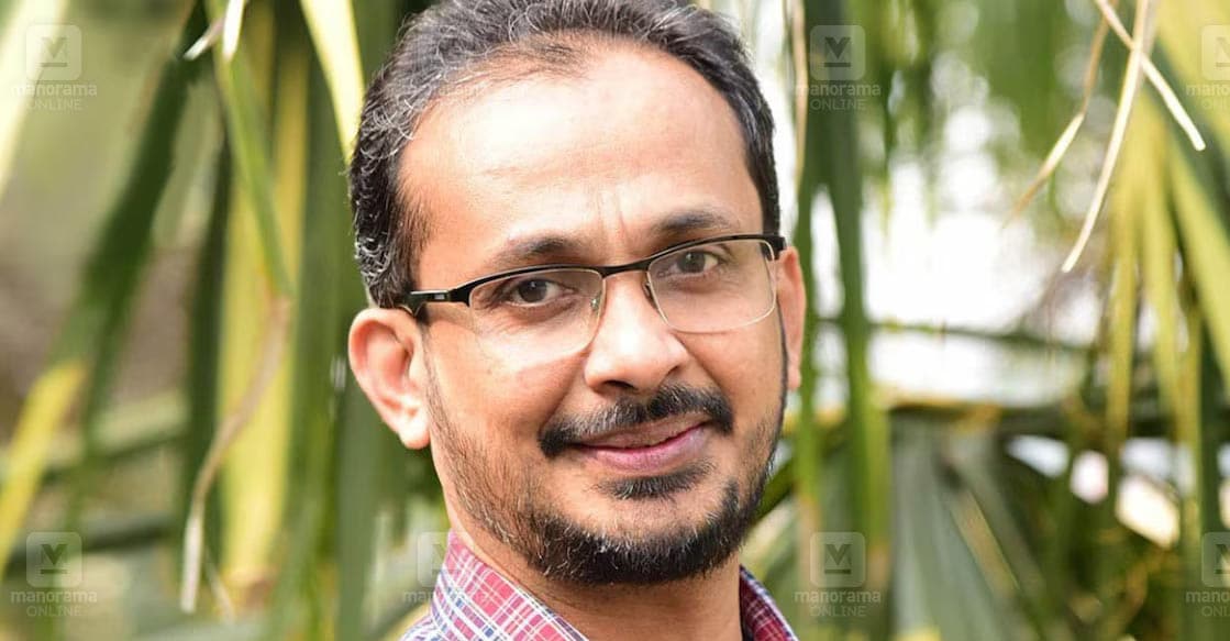 വർഷങ്ങളുടെ ഇടവേളയിൽ പിറന്ന നോവലുകൾ; ആനന്ദത്തോടെ ഇ.സന്തോഷ് കുമാർ - E Santhosh Kumar |Literature ...