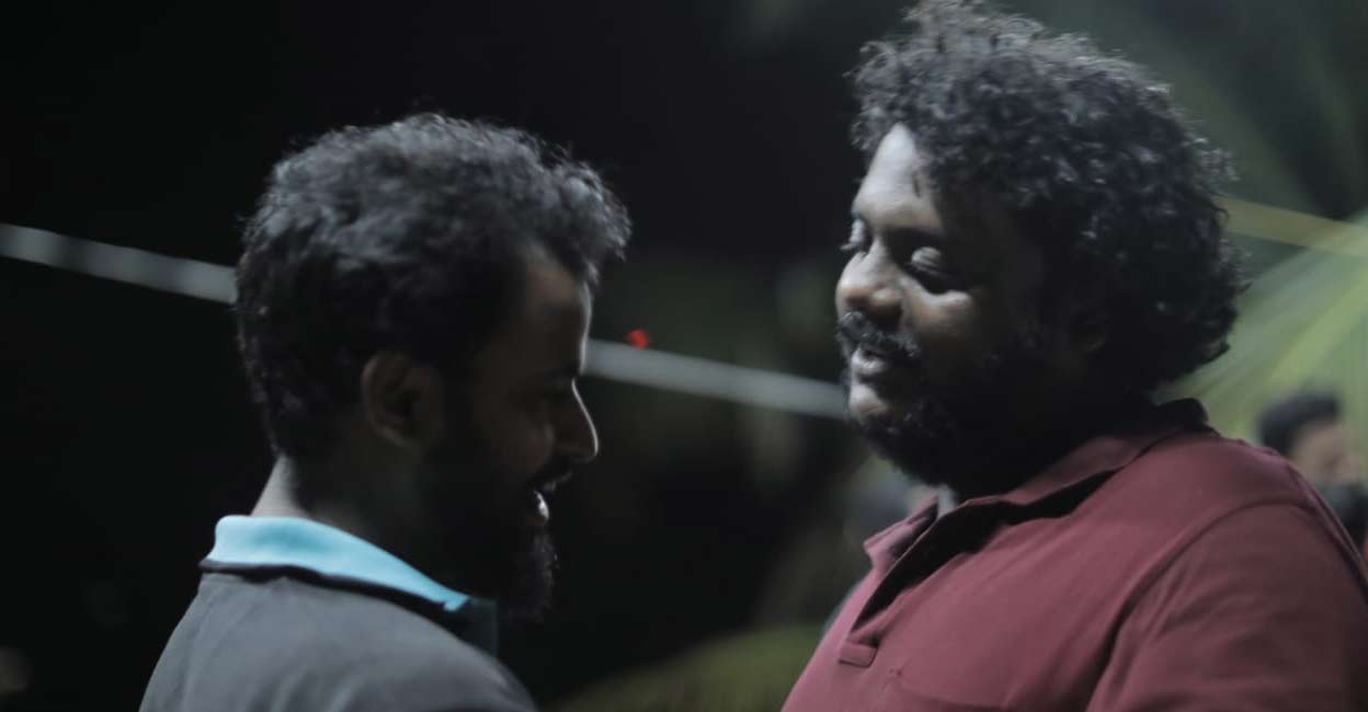 ‘അറ്റൻഷൻ പ്ലീസ്’; കൂട്ടുകാരനെ കുത്തി വീഴ്ത്തിയ സൈക്കോ ഇവിടുണ്ട് ...