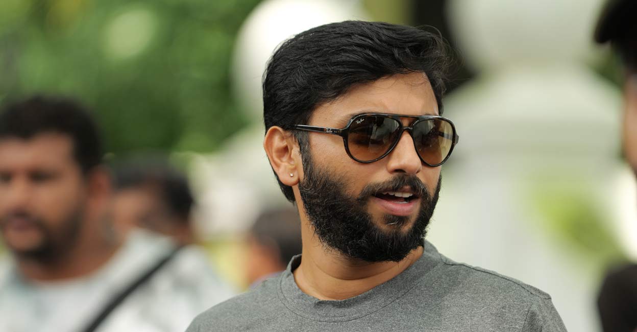 ‘ഗരുഡൻ’ സംവിധായകന് വണ്ടി തന്നെ സമ്മാനം കൊടുക്കാൻ ഒരു കാരണമുണ്ട്; ആ കഥ ...