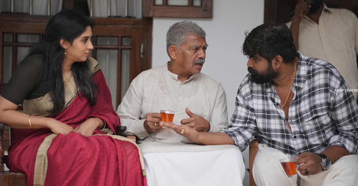 അവറാൻ ആയി വിജയരാഘവനെ തന്നെ കണ്ടു: ‘ആന്റണി’ ക്ലീഷെ എന്നു പറയുന്നവരോട് ...