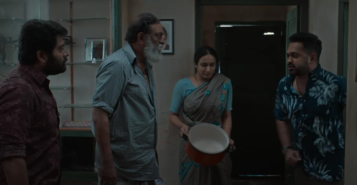 ‘കരിക്കി’ലെ ഡെയ്സി; ‘2018’ ലെ നെടുനീളൻ ഡയലോഗിൽ കയ്യടി; നിലീൻ സാന്ദ്ര ...